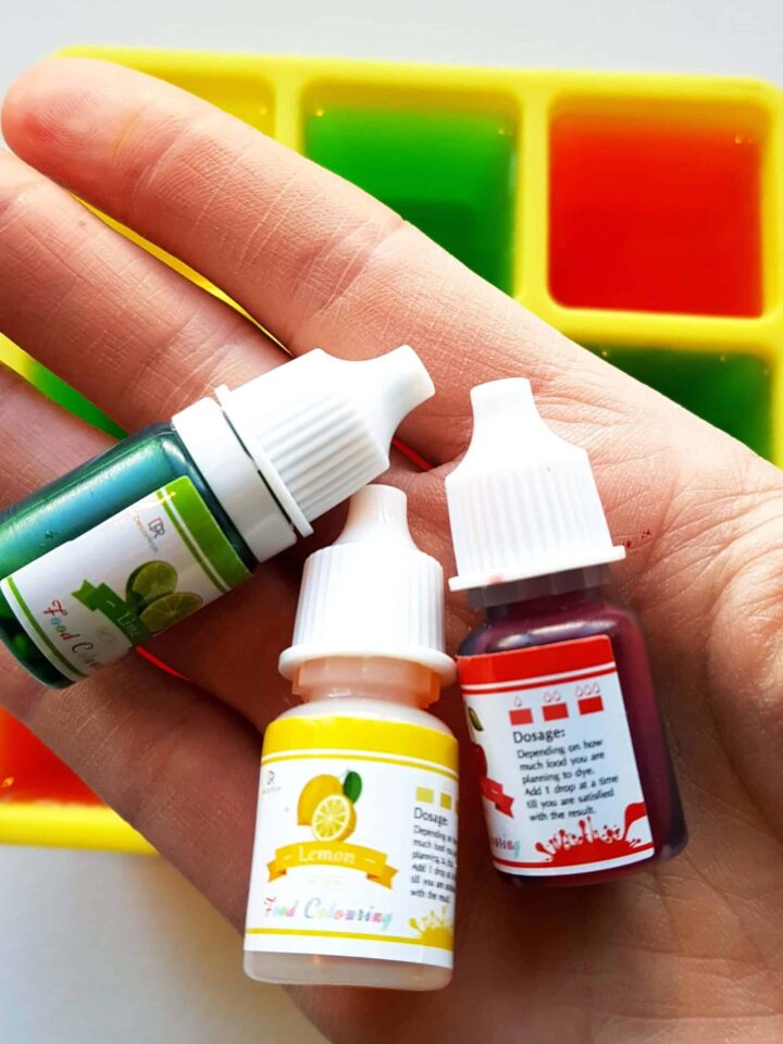 How to Make a Winter Scavenger Hunt With Colored Ice Cubes - Lil Tigers