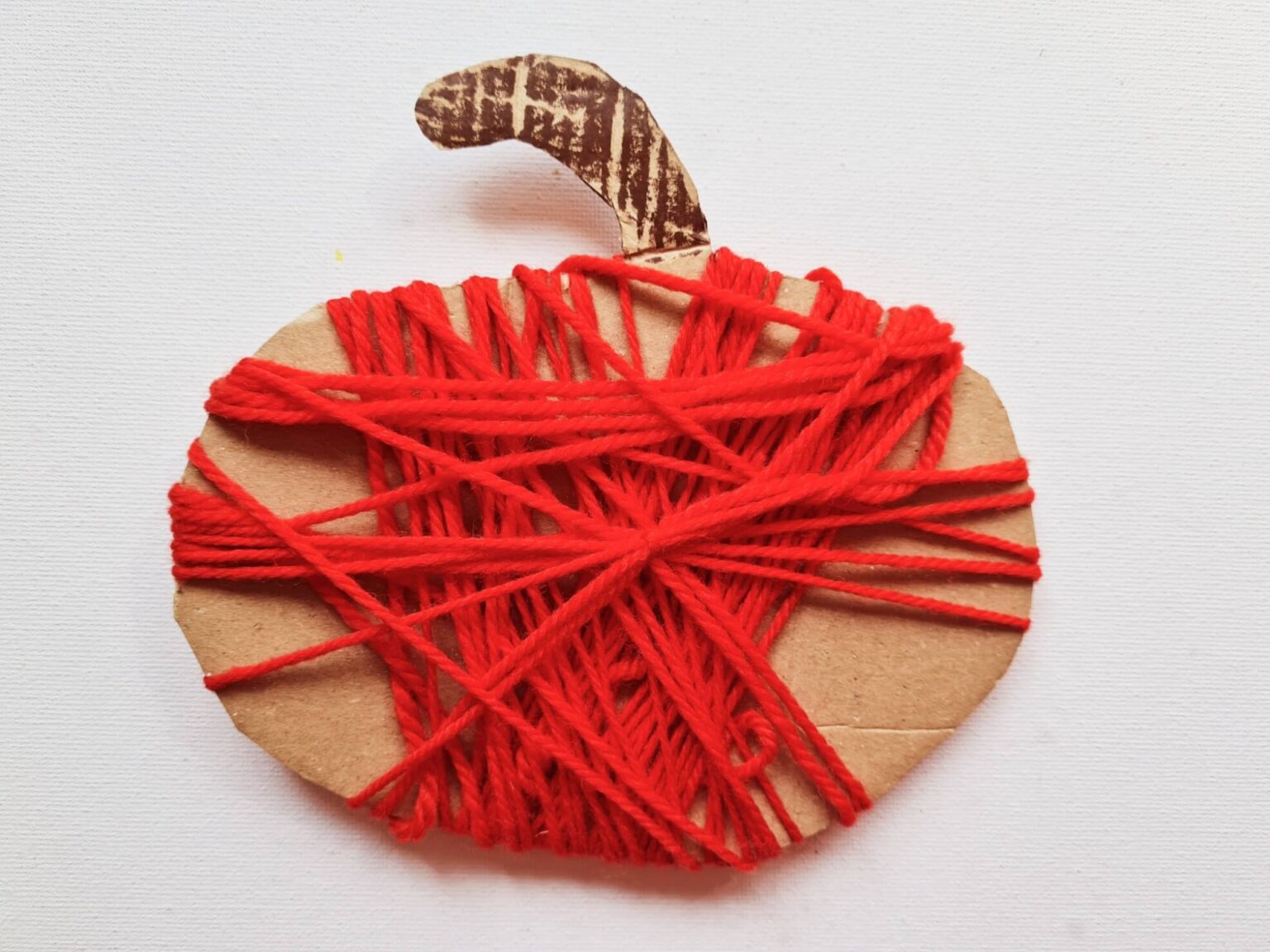 DIY Yarn Wrapped Pumpkin Incl Free Printable Pumpkin Template diy-yarn-wrapped-pumpkin-incl-free-printable-pumpkin-template