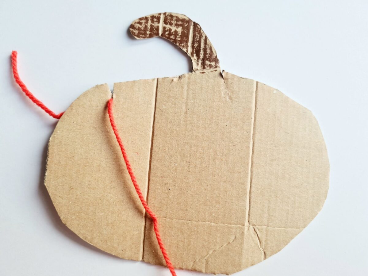 DIY Yarn Wrapped Pumpkin incl. Free Printable Pumpkin Template
